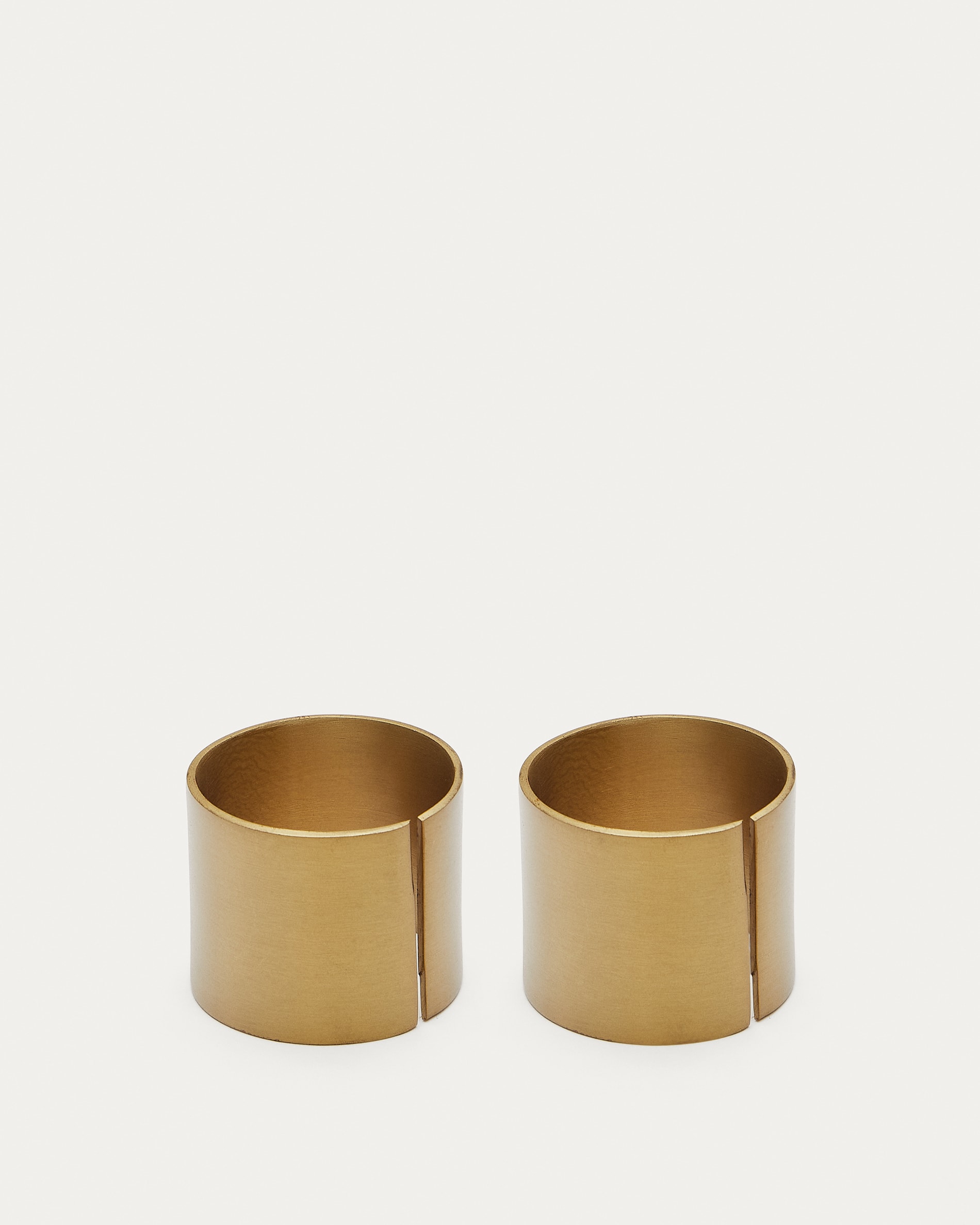 Sati set of two gold-finished aluminum napkin rings | Kave Home Australia