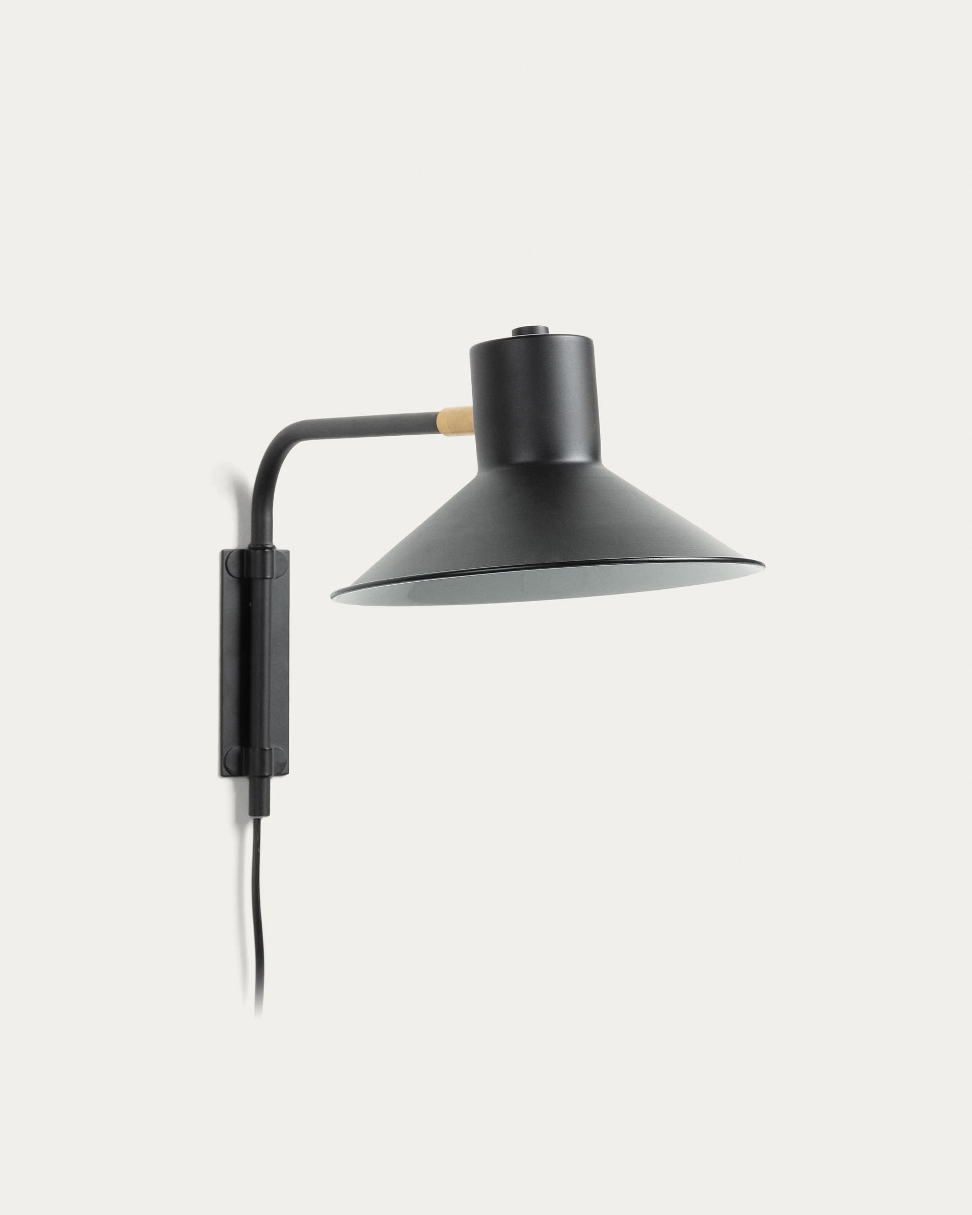 Small Aria wall light in steel with black finish UK adapter | Kave Home Great Britain