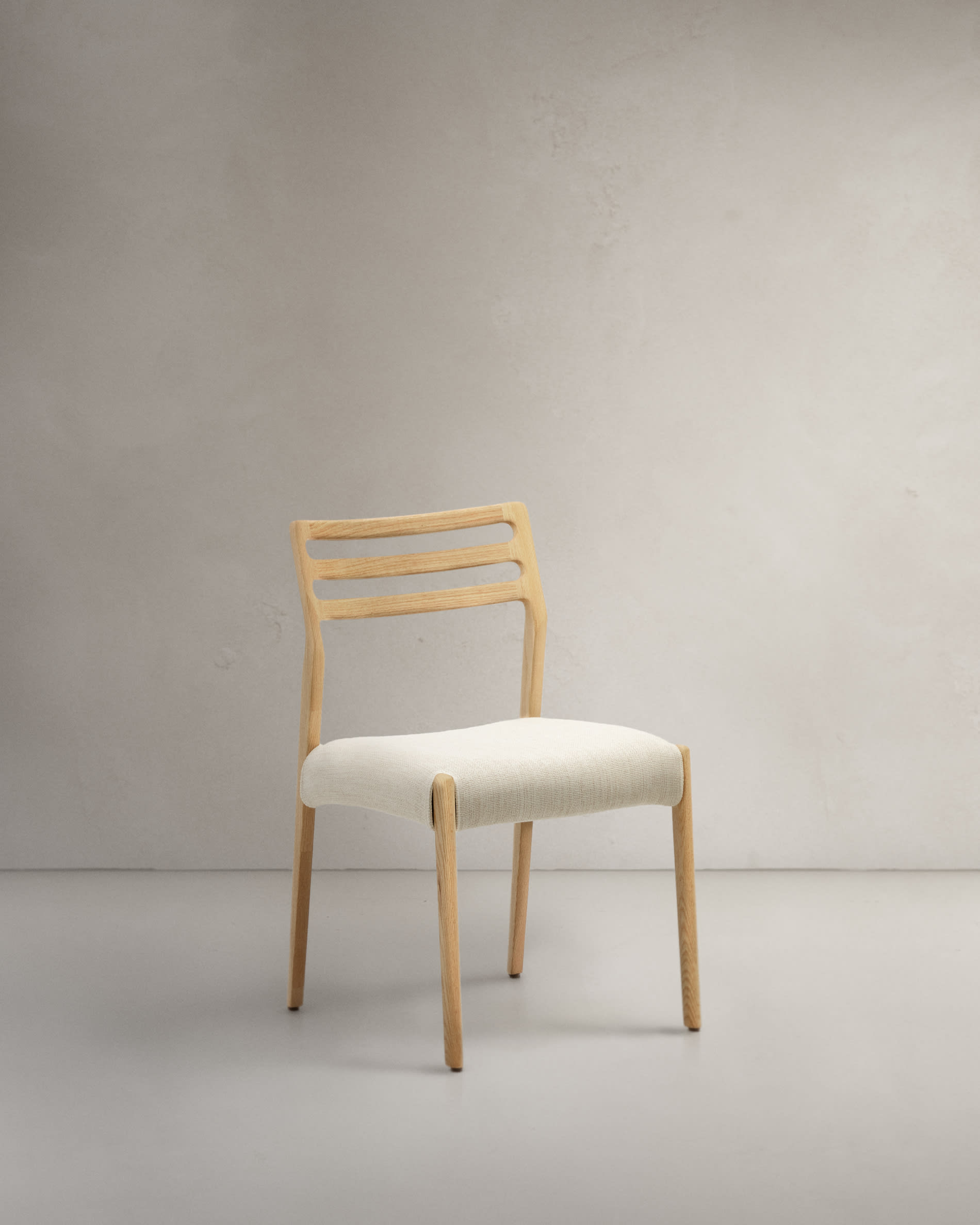 Cudia chair removable cover in beige chenille solid oak wood FSC Mix ...