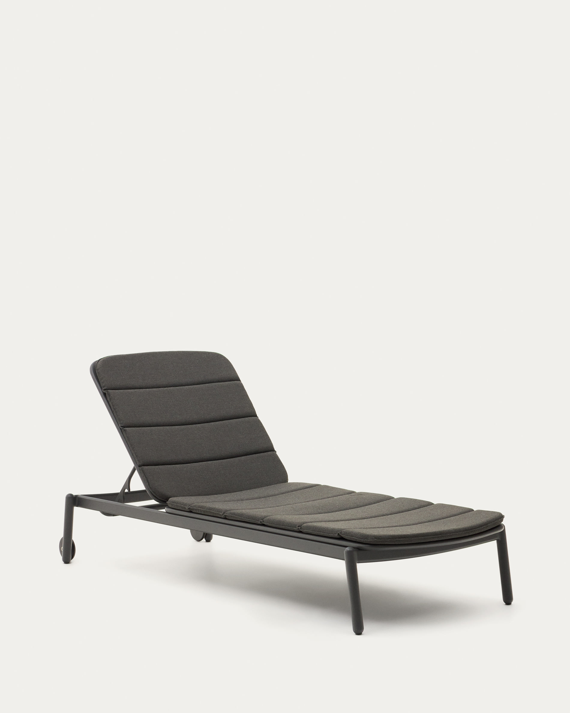 Marcona aluminium sun lounger in a black paint finish | Kave Home Australia