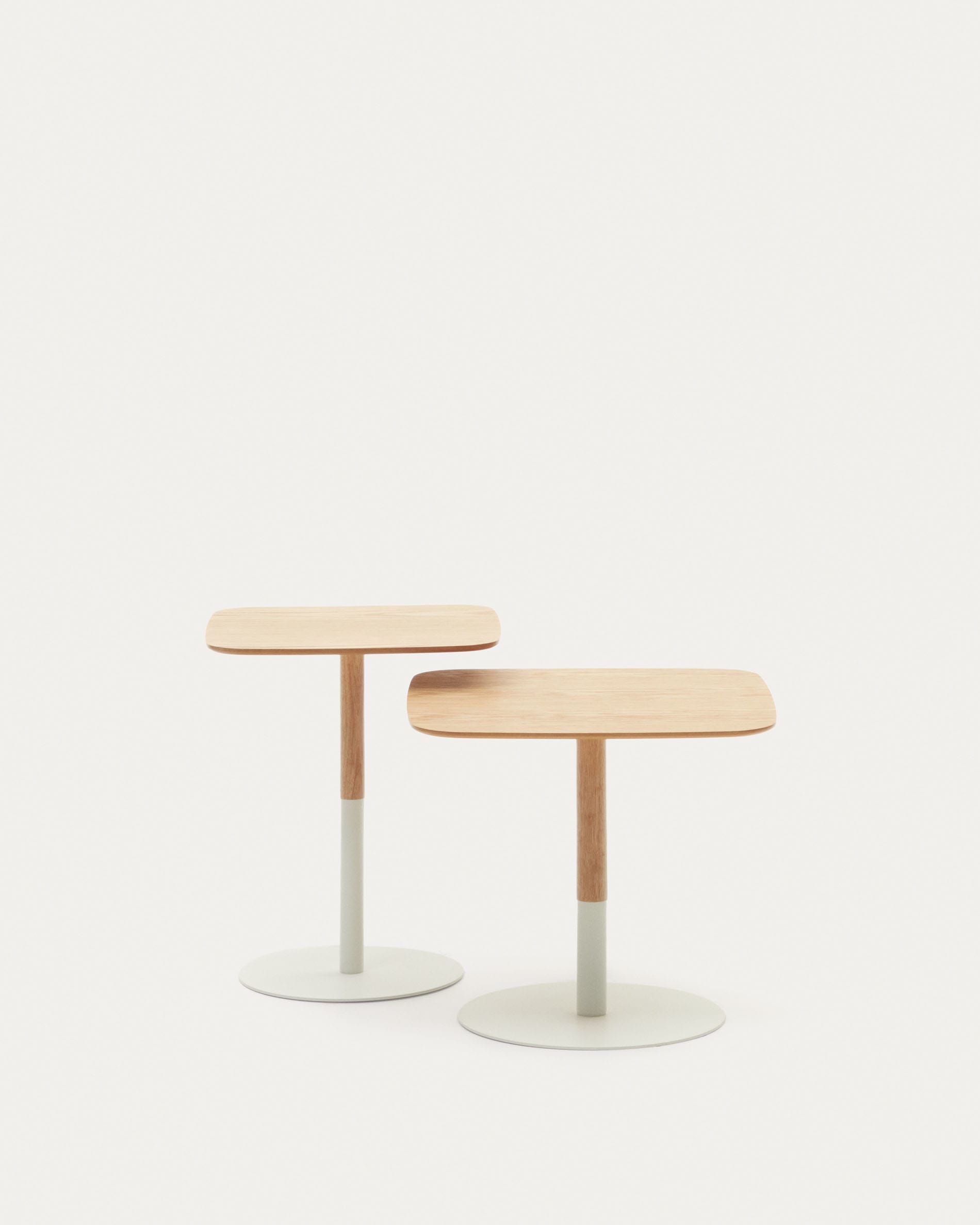 Watse set of 2 side tables in oak wood veneer and matte white metal ...