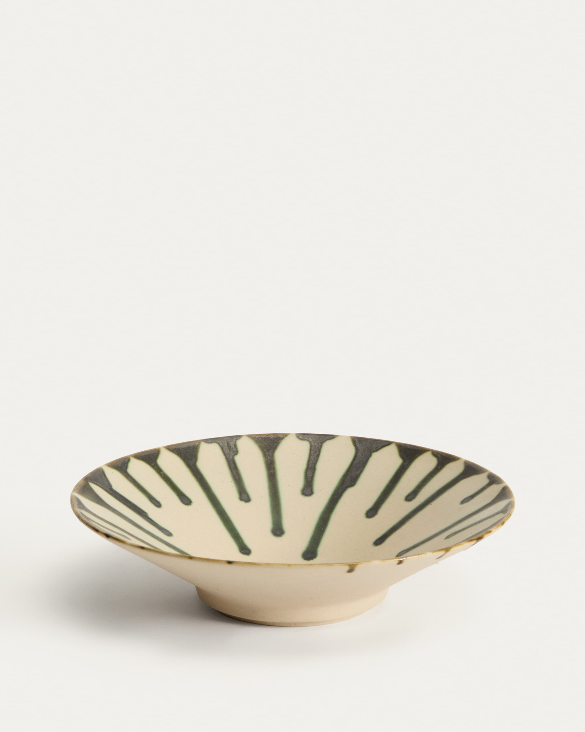 Olmera ceramic centrepiece in beige and green Ø 36.5 cm | Kave Home ...