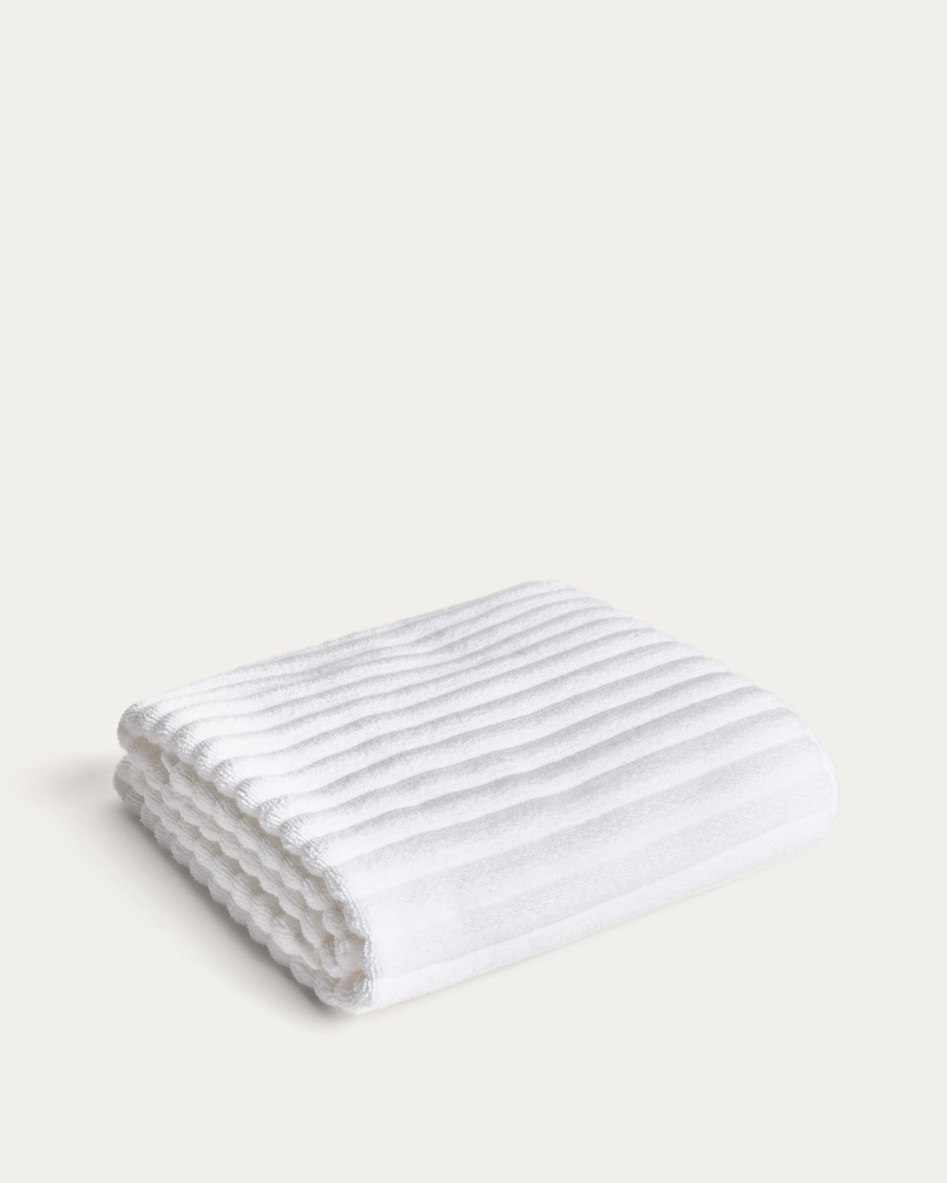 Navira 100% cotton white bath towel 70 x 140cm | Kave Home Great Britain