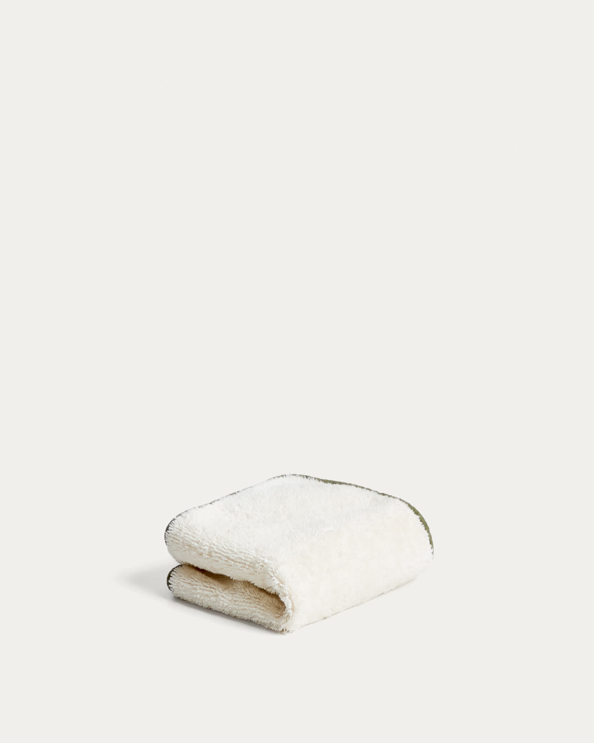 Sedora 100% cotton towel with green contrast detail 30 x 50cm | Kave Home