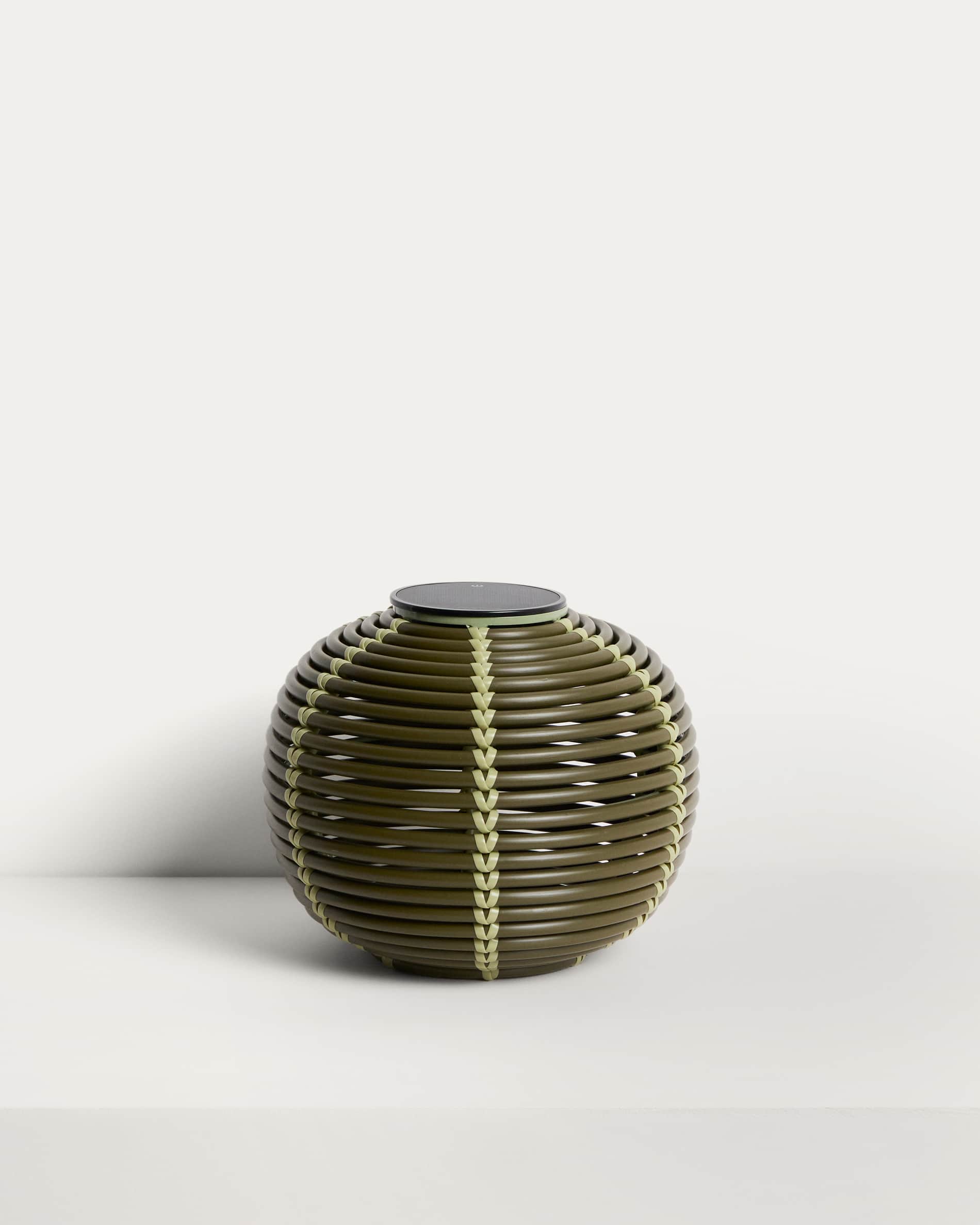Garoina outdoor solar LED table lamp in green synthetic rattan Ø35cm ...