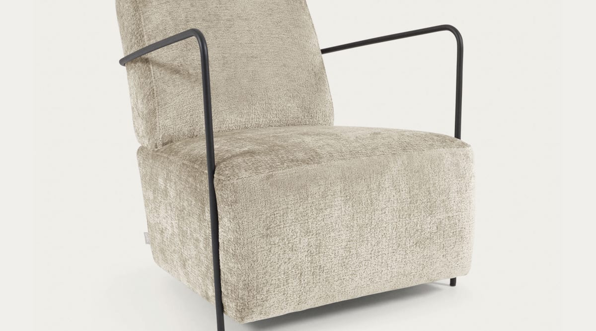 Gamer armchair in beige chenille and metal with black finish | Kave Home®