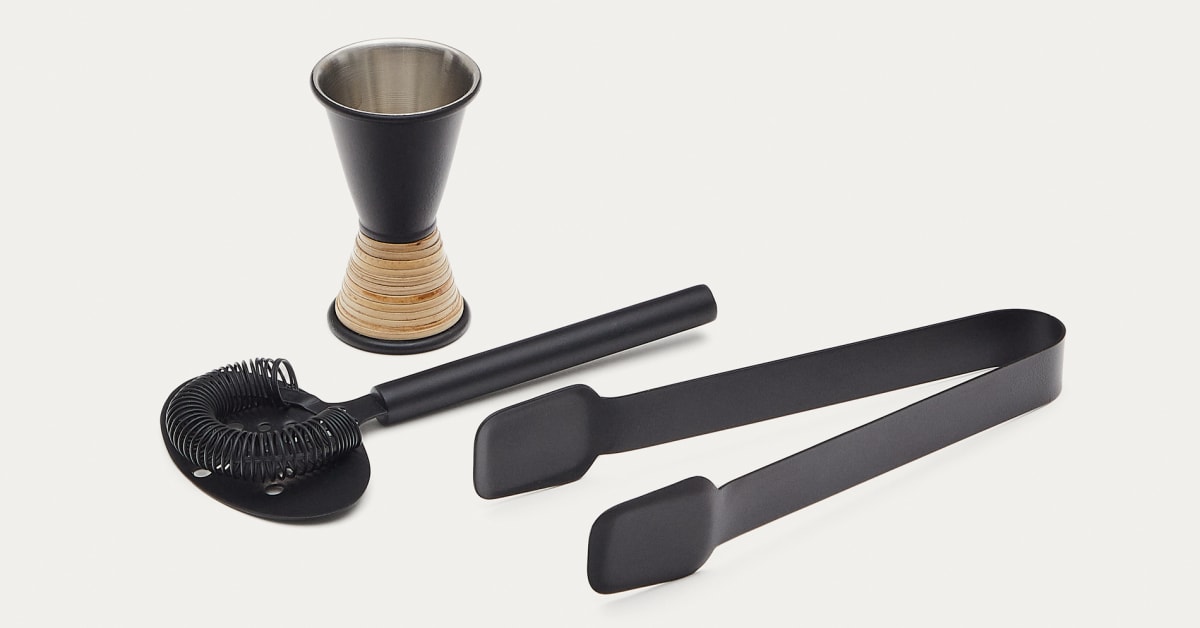 Shai set of black stainless steel and rattan cocktail utensils | Kave Home