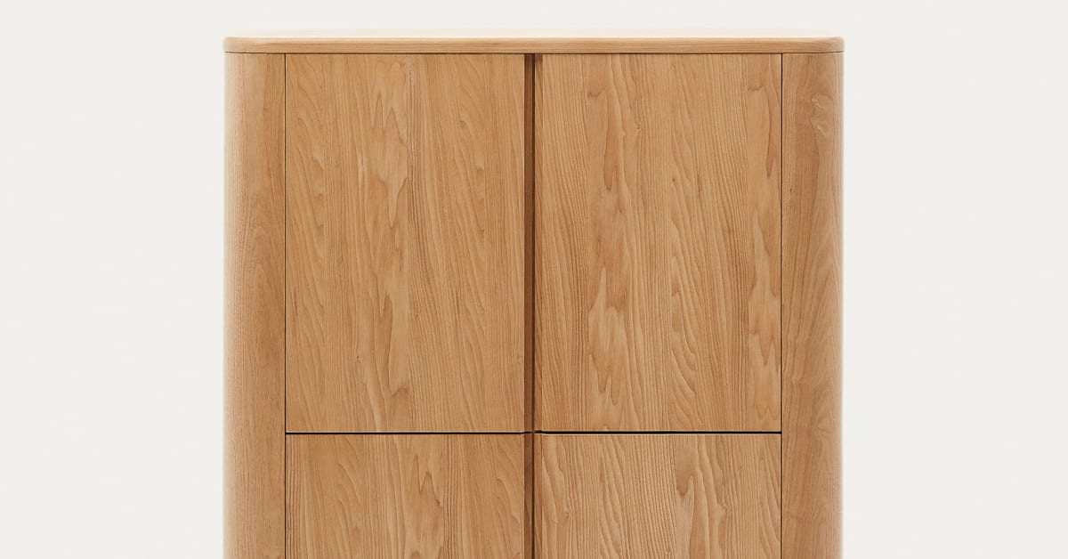Aparador alto Salaya de madera contrachapada de fresno FSC Mix Credit ...