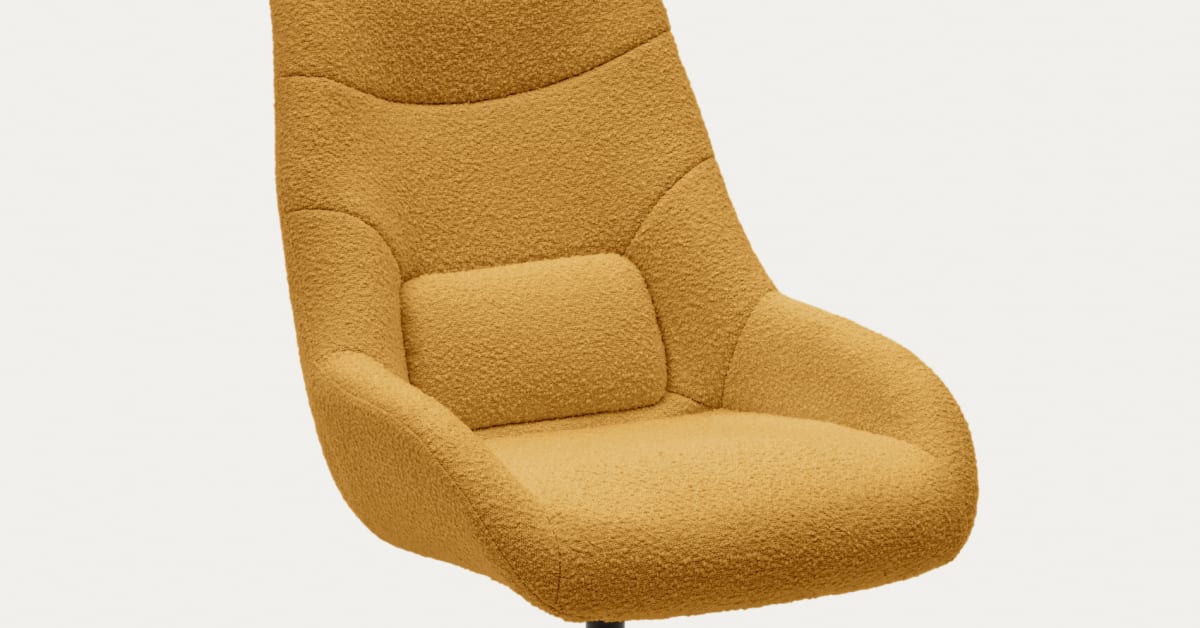 Poltrona girevole Celida di tessuto bouclé color senape e acciaio con ...