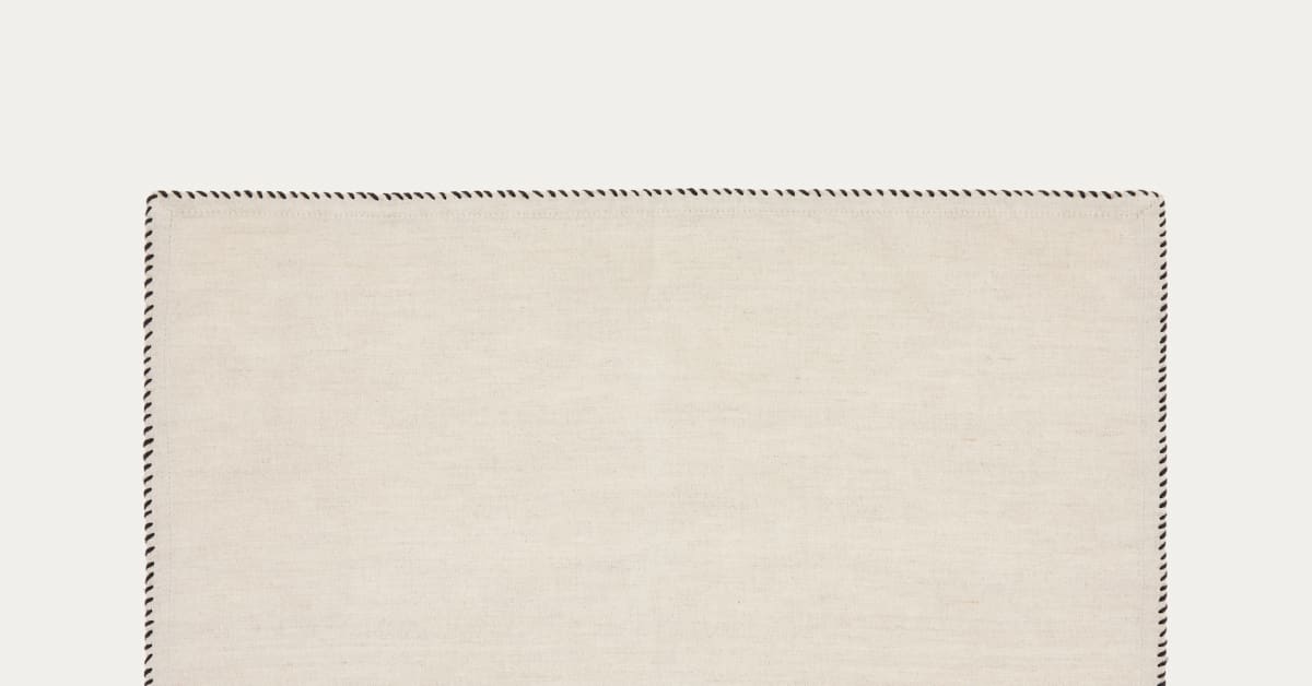 Set Sanpola de 2 individuais de linho bege com bordado | Kave Home Portugal