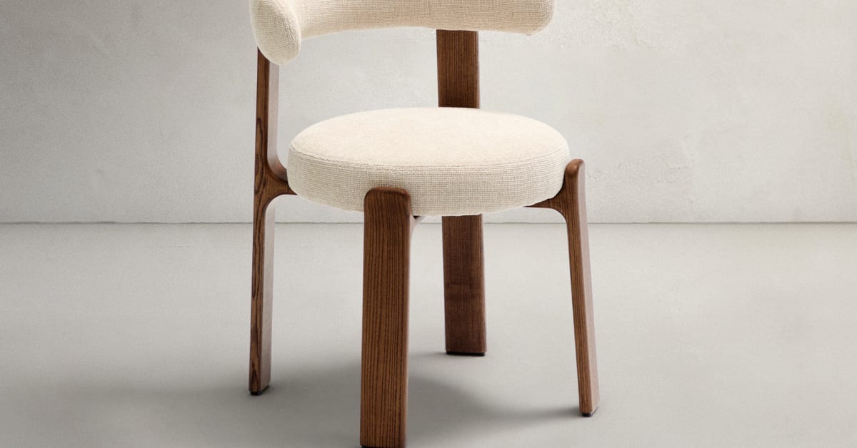 Chaise Granite en tissu chenille beige et bois de frêne finition noyer ...