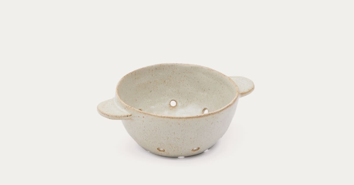 Zunel beige ceramic strainer | Kave Home Great Britain