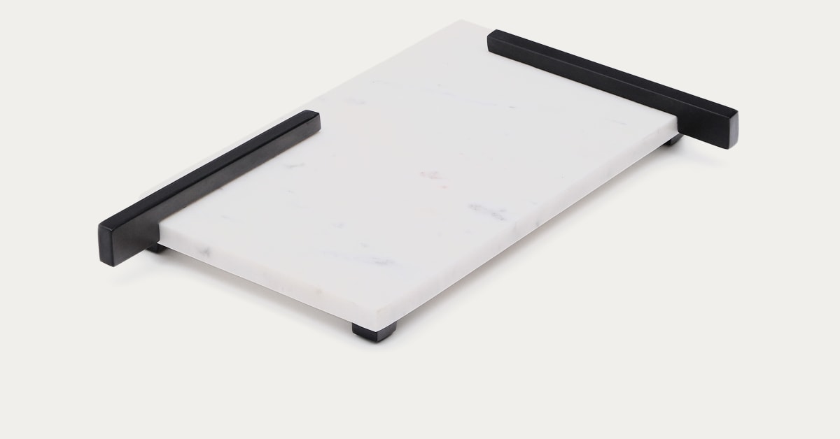 Vira serving board in white marble and black metal | Kave Home France