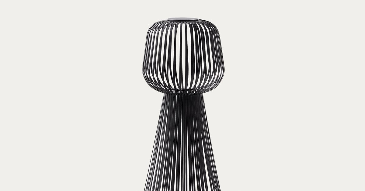 Reiba black metal solar floor lamp | Kave Home Greece