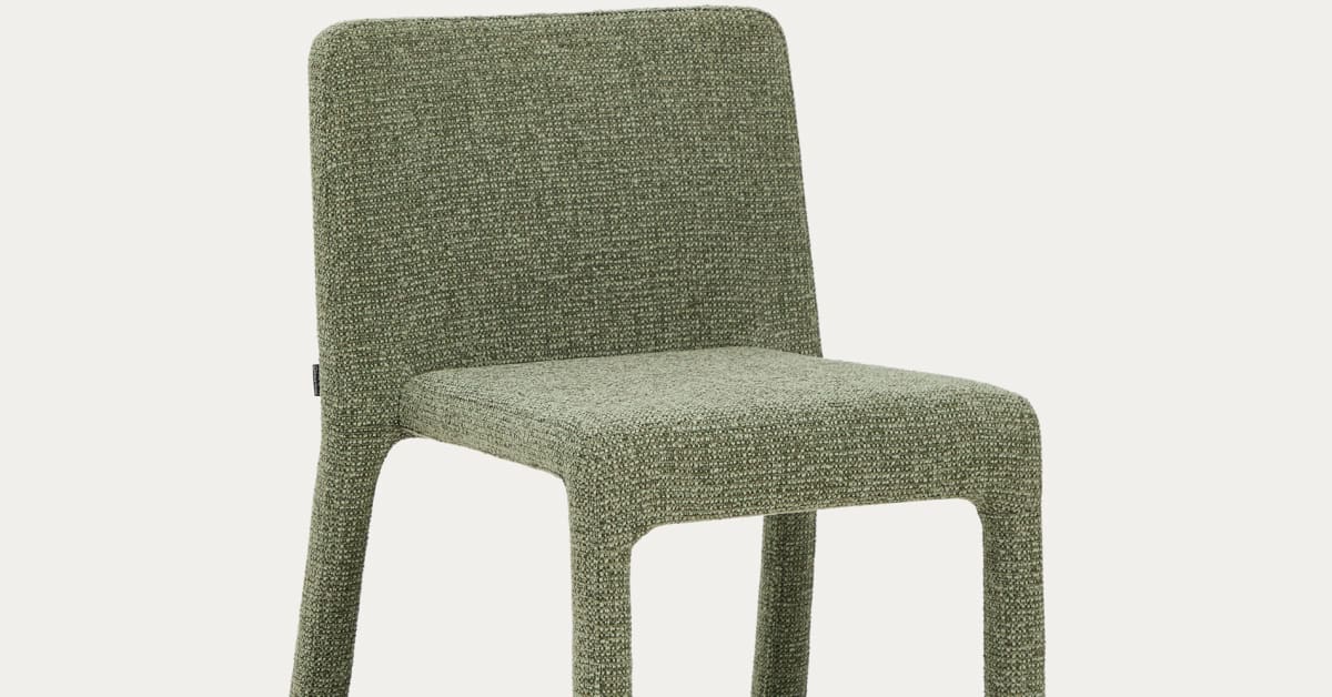 Στιβαζόμενη καρέκλα Loria σε πράσινο chenille | Kave Home Greece